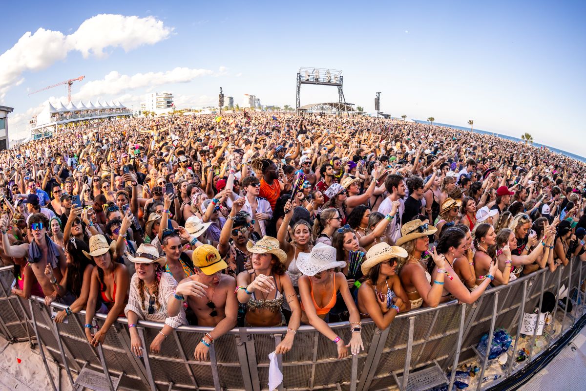 Hang Loose at Hangout - Page 2 of 5 - Coast Observer Magazine